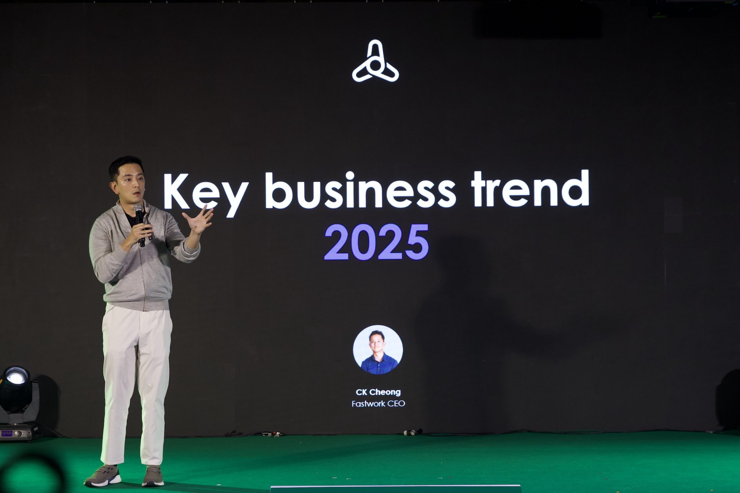 กาง 5 เทรนด์ธุรกิจสำคัญ รับมือปี 2025 “ซีเค เจิง” ซีอีโอ Fastwork แนะ SME พลิกวิธีคิด-สร้างความ ...